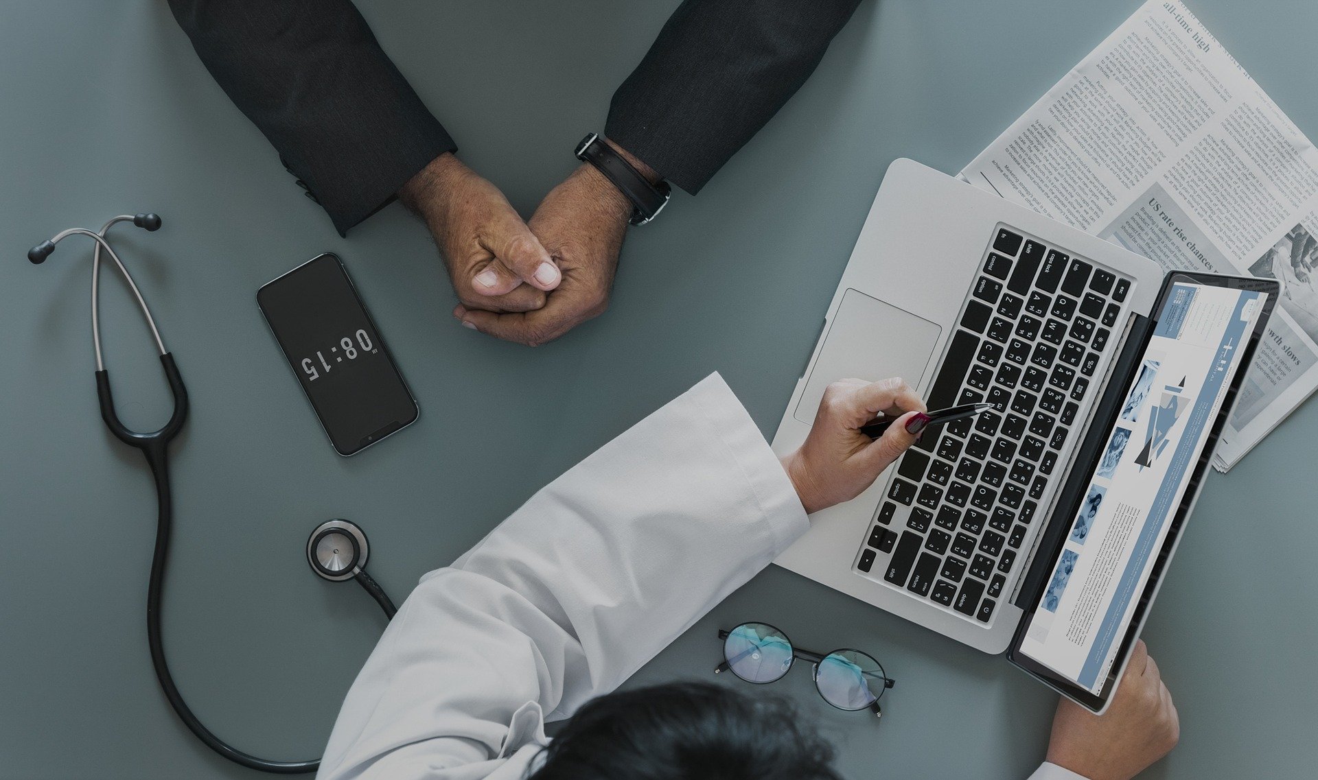 Cell Phone Usage at Work & HIPAA Compliance: Uncovering the Risks